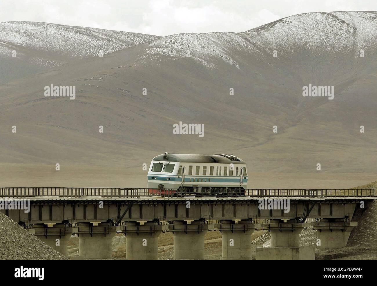 ** FILE ** A trial train of Qinghai-Tibet (Golmud-Lhasa) railway runs ...