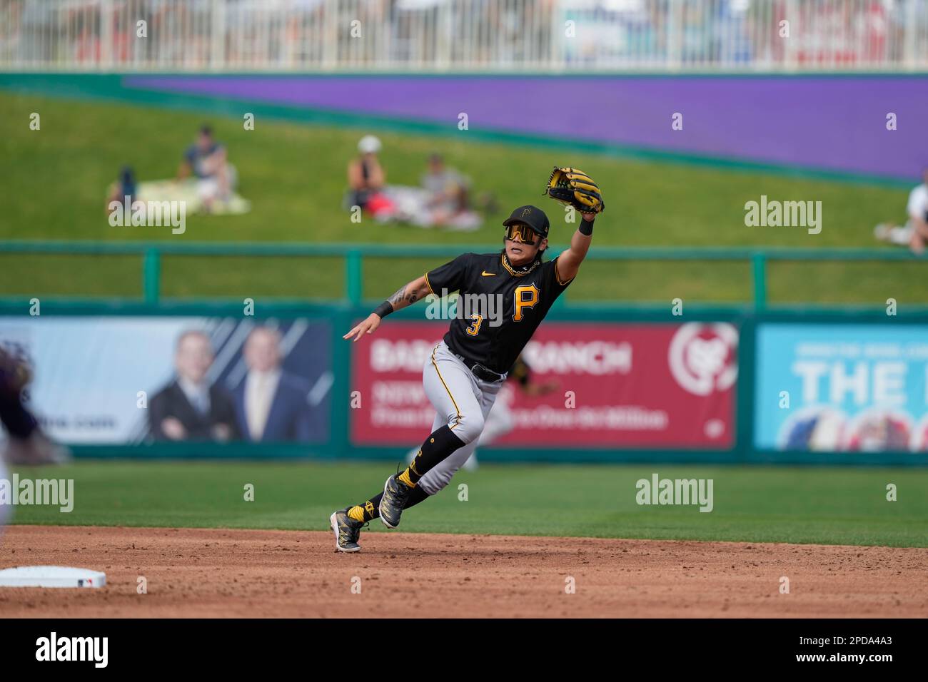 Pittsburgh Pirates center fielder Ji Hwan Bae (3) chases down an RBI ...