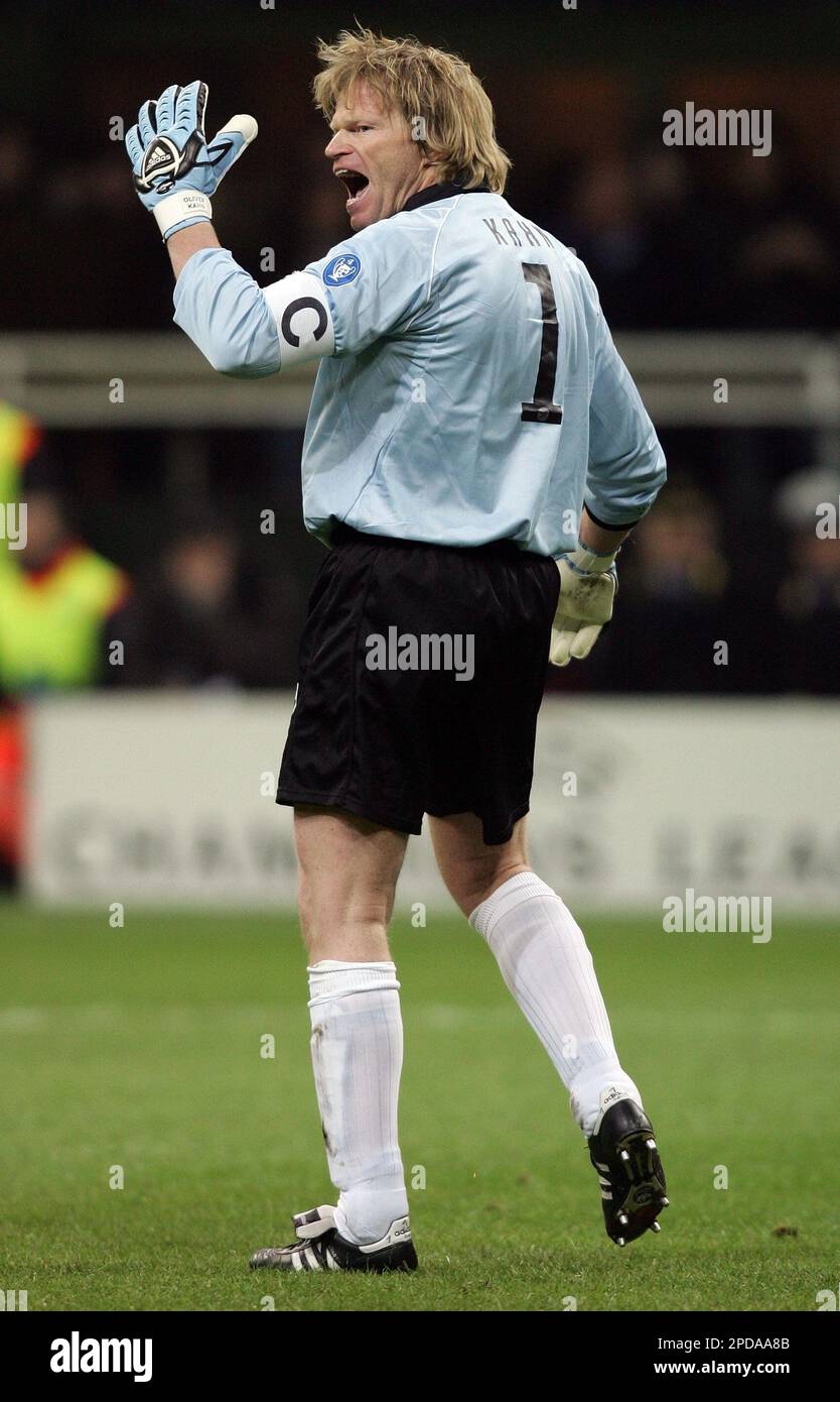 Munich goalkeeper Oliver Kahn reacts during the Champions League match ...