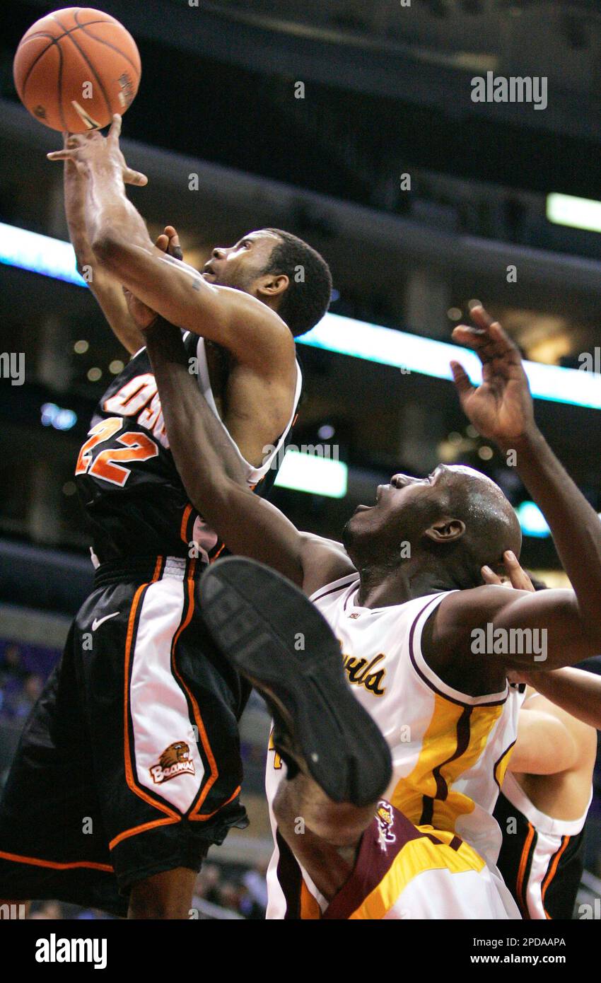 Oregon State's Wesley Washington, left, grabs a rebound as Arizona ...