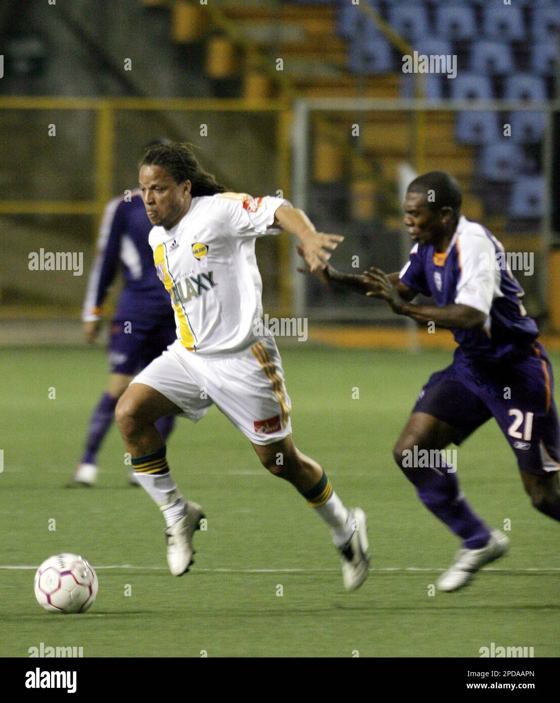 Los Angeles Galaxy player Cobi Jones, left, dribbles past Costa Rica's ...