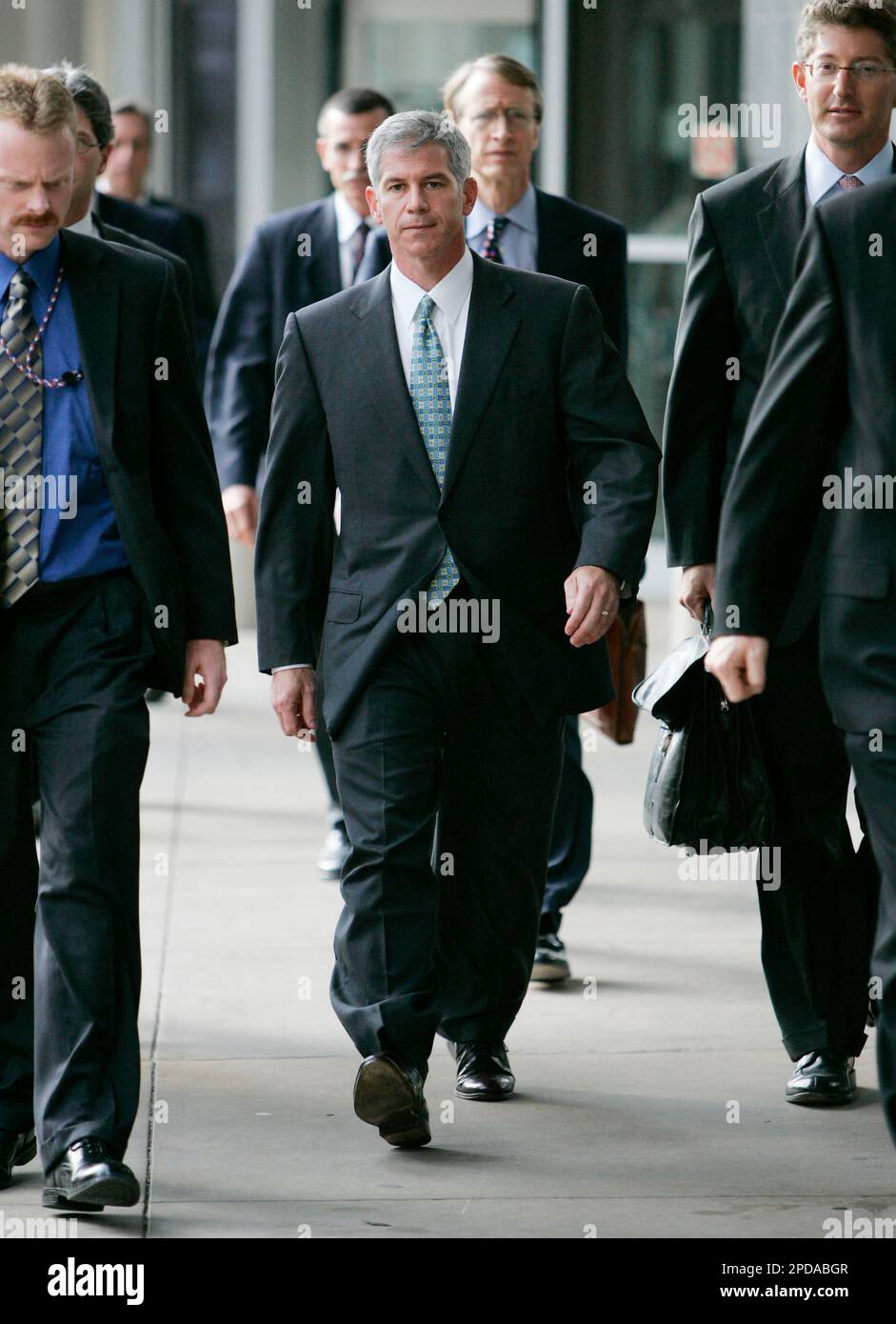 Former Enron CFO Andrew Fastow, center, who pleaded guilty to ...