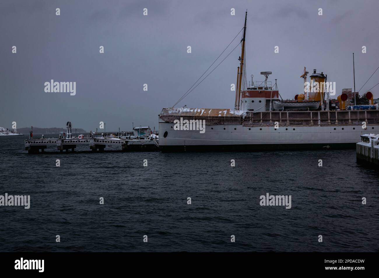 2011 docudrama waking the titanic hi-res stock photography and images ...
