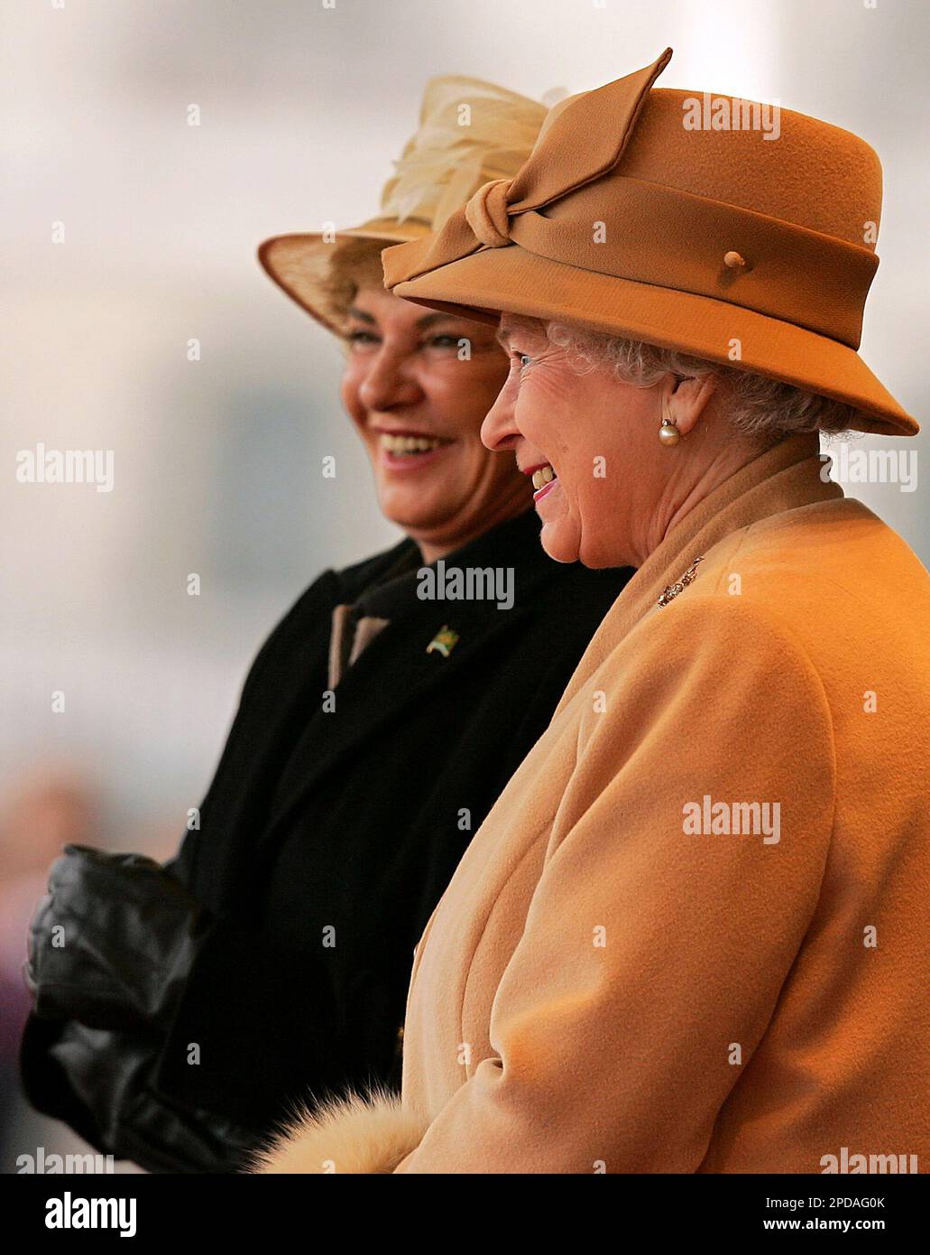 Britain's Queen Elizabeth II, right, welcomes Marisa Leticia Lula da ...