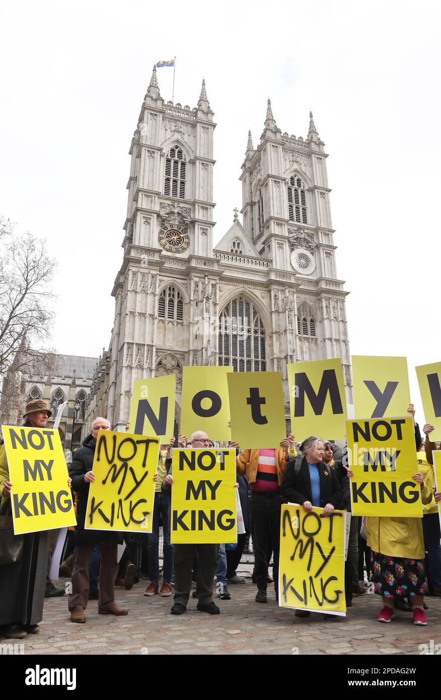 Anti monarchy protesters outside Westminster Abbey before the royals ...