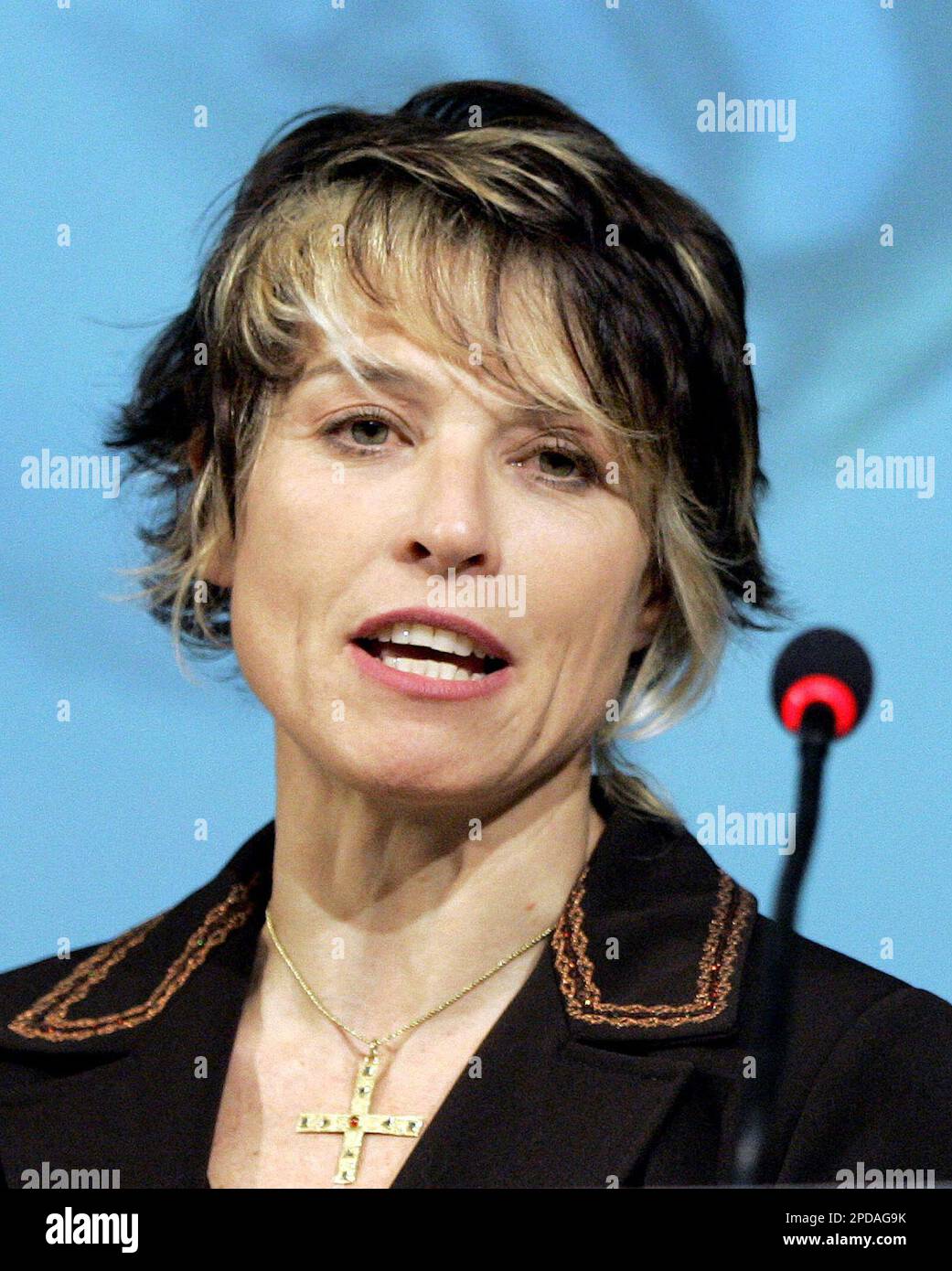 In thi photo former Italian Cross-country skiing champion Manuela Di ...
