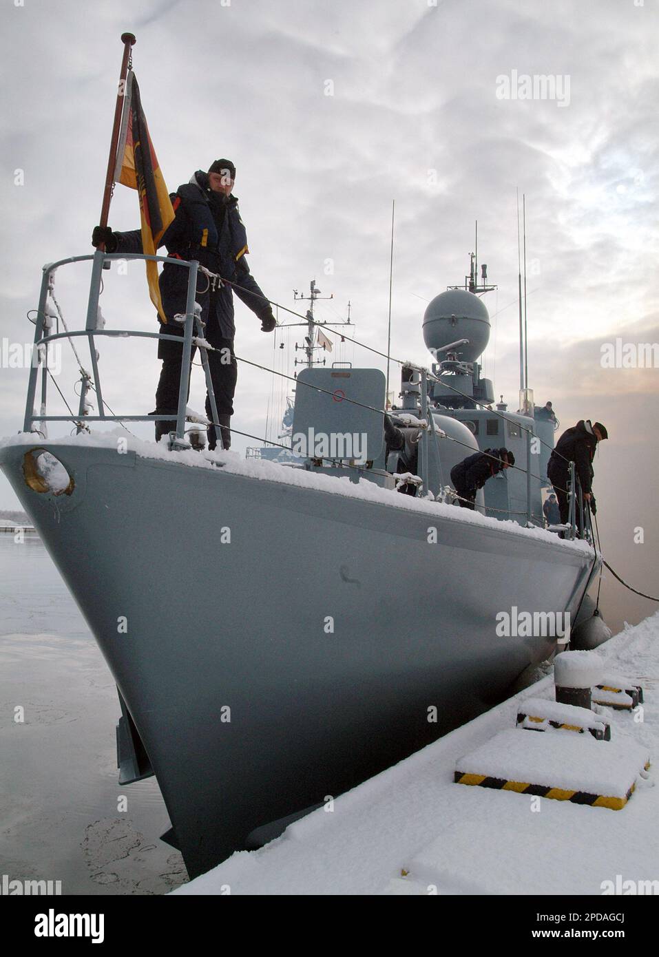 Das Flugkoerper-Schnellboot "Dachs" der Bundesmarine legt am Dienstag ...