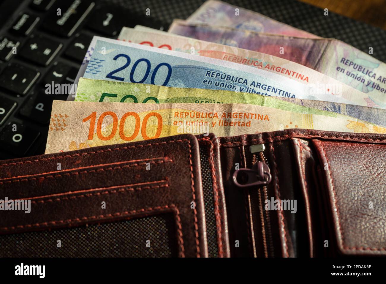 1000 pesos bill hi-res stock photography and images - Alamy