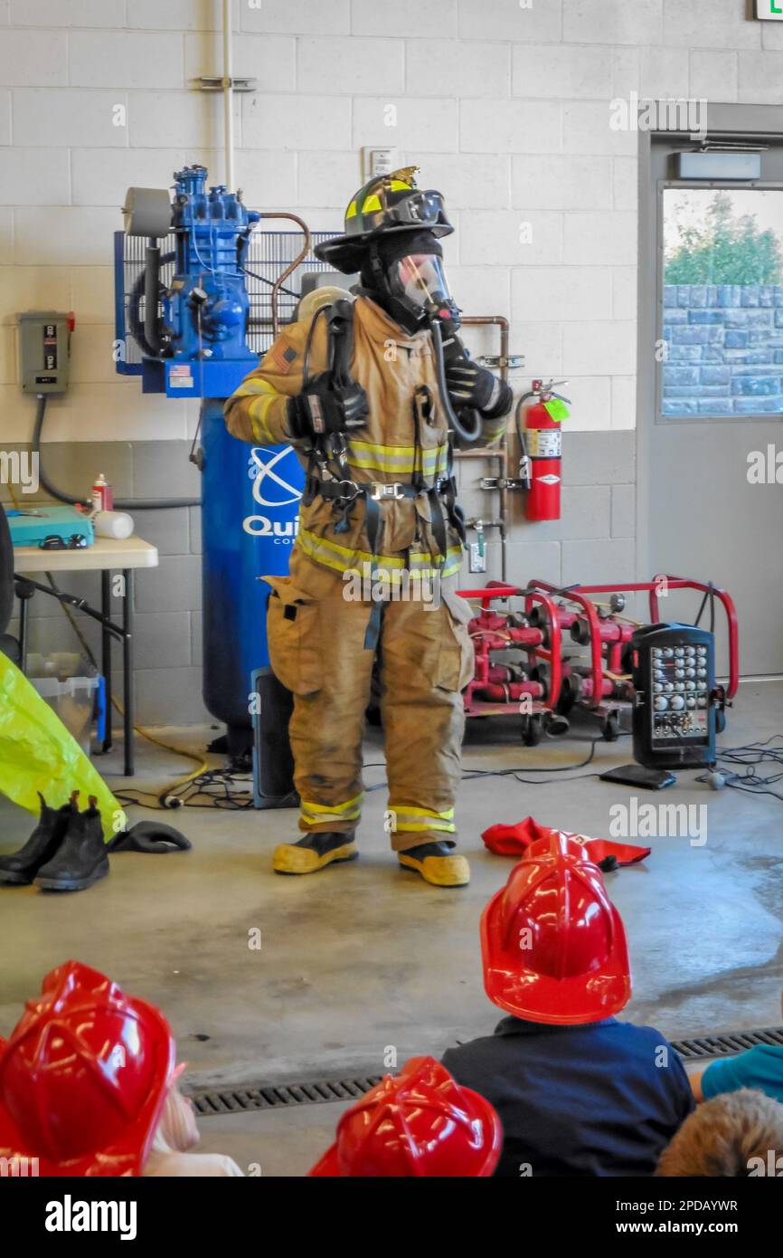 Firefighter putting on his fire gear Stock Photo - Alamy