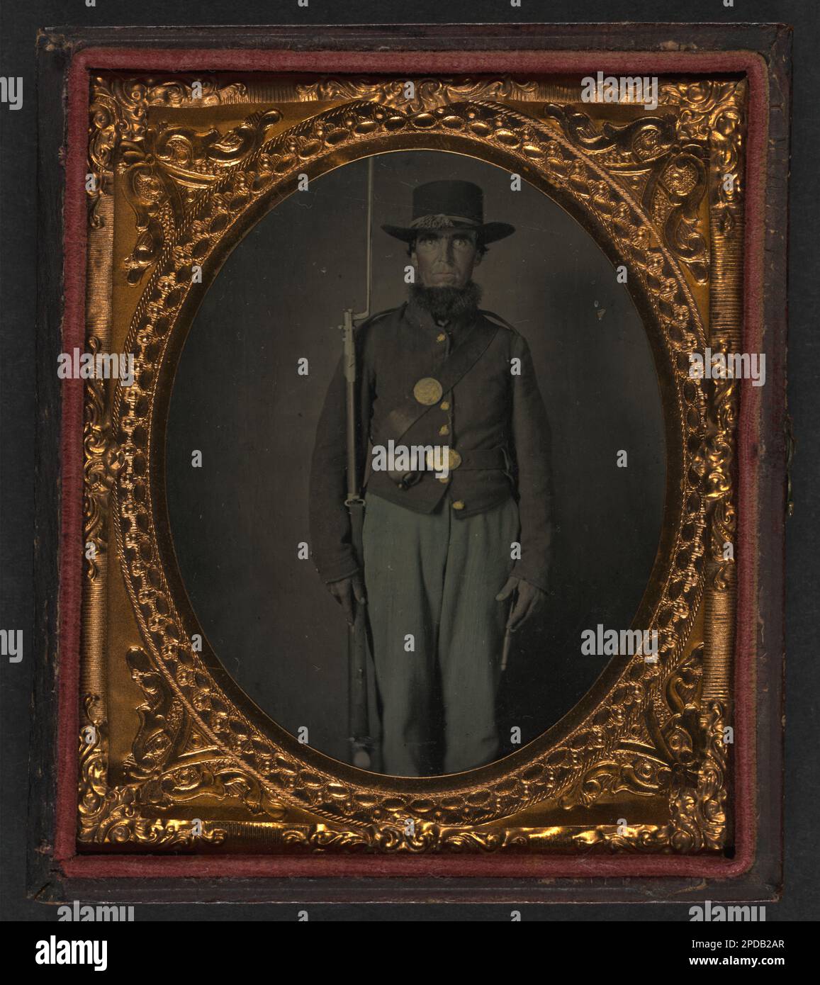 Unidentified soldier in Union uniform and planter hat with bayoneted ...