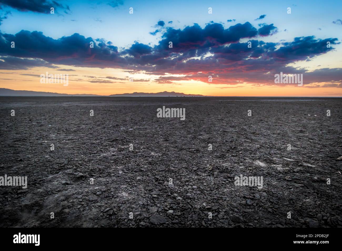 Flat desert hi-res stock photography and images - Alamy