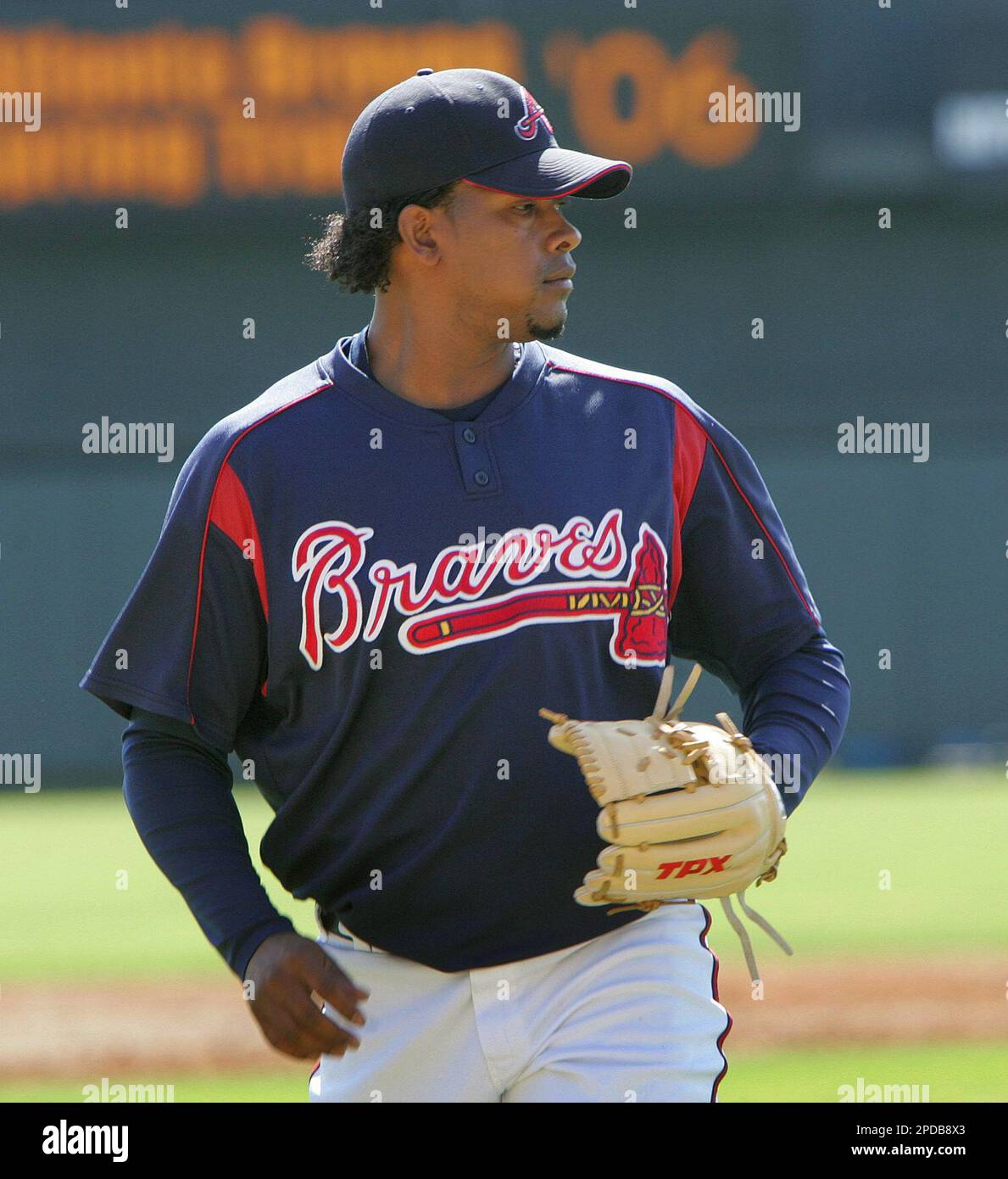 Jorge Sosa looks toward first base from the mound during Atlanta Braves ...