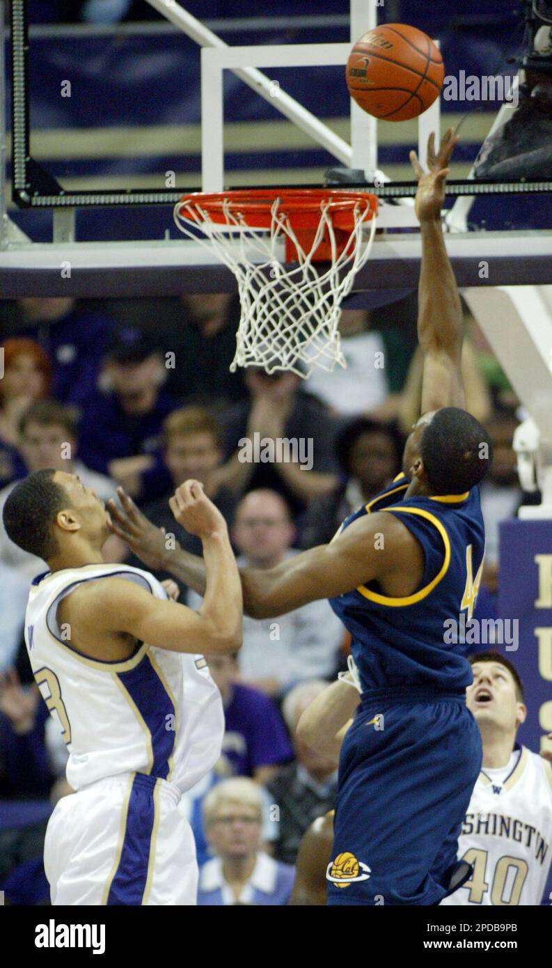 California's Leon Powe shoots over Washington's Brandon Roy as Jon ...