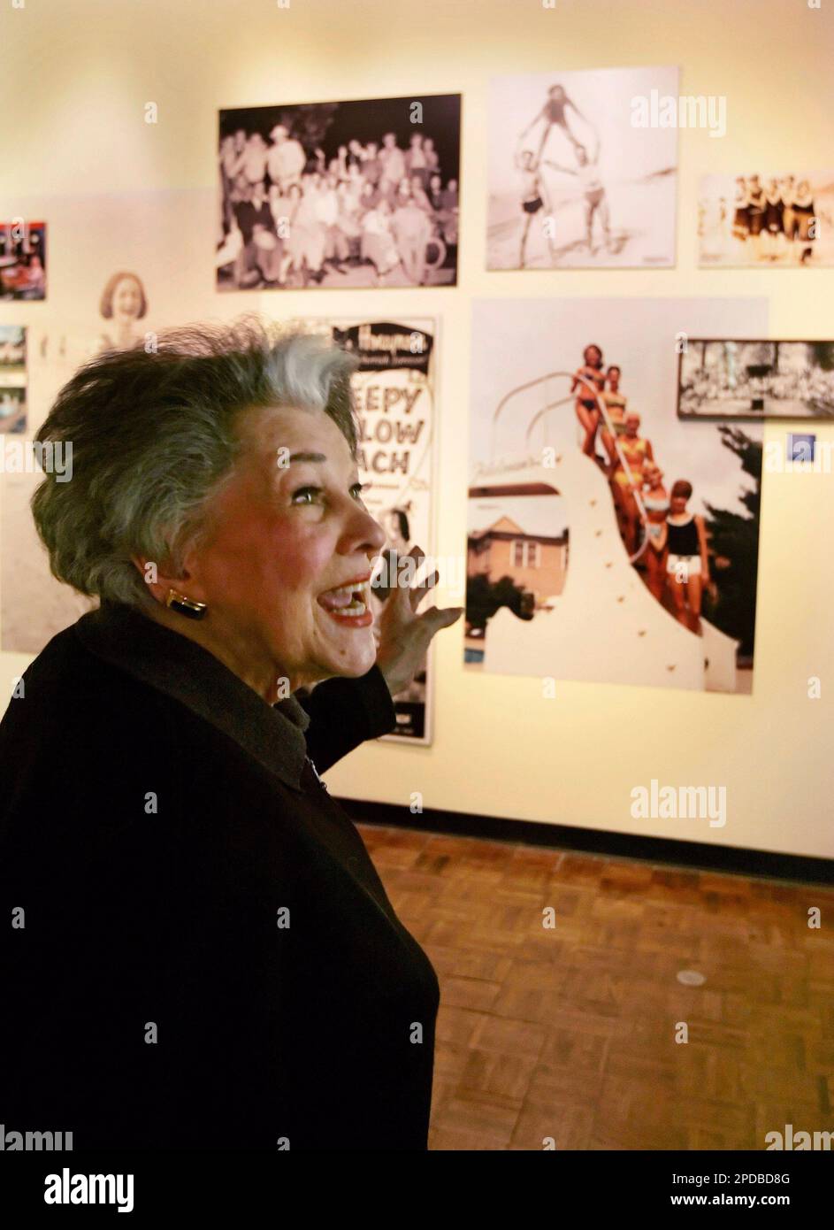 ** ADVANCE FOR SUNDAY, FEB. 26 ** Sheila Fidelman gestures to a group ...