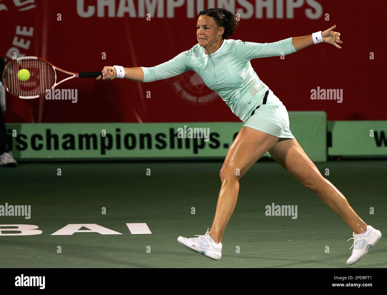 Lindsay Davenport from United States returns to Russia's Maria ...
