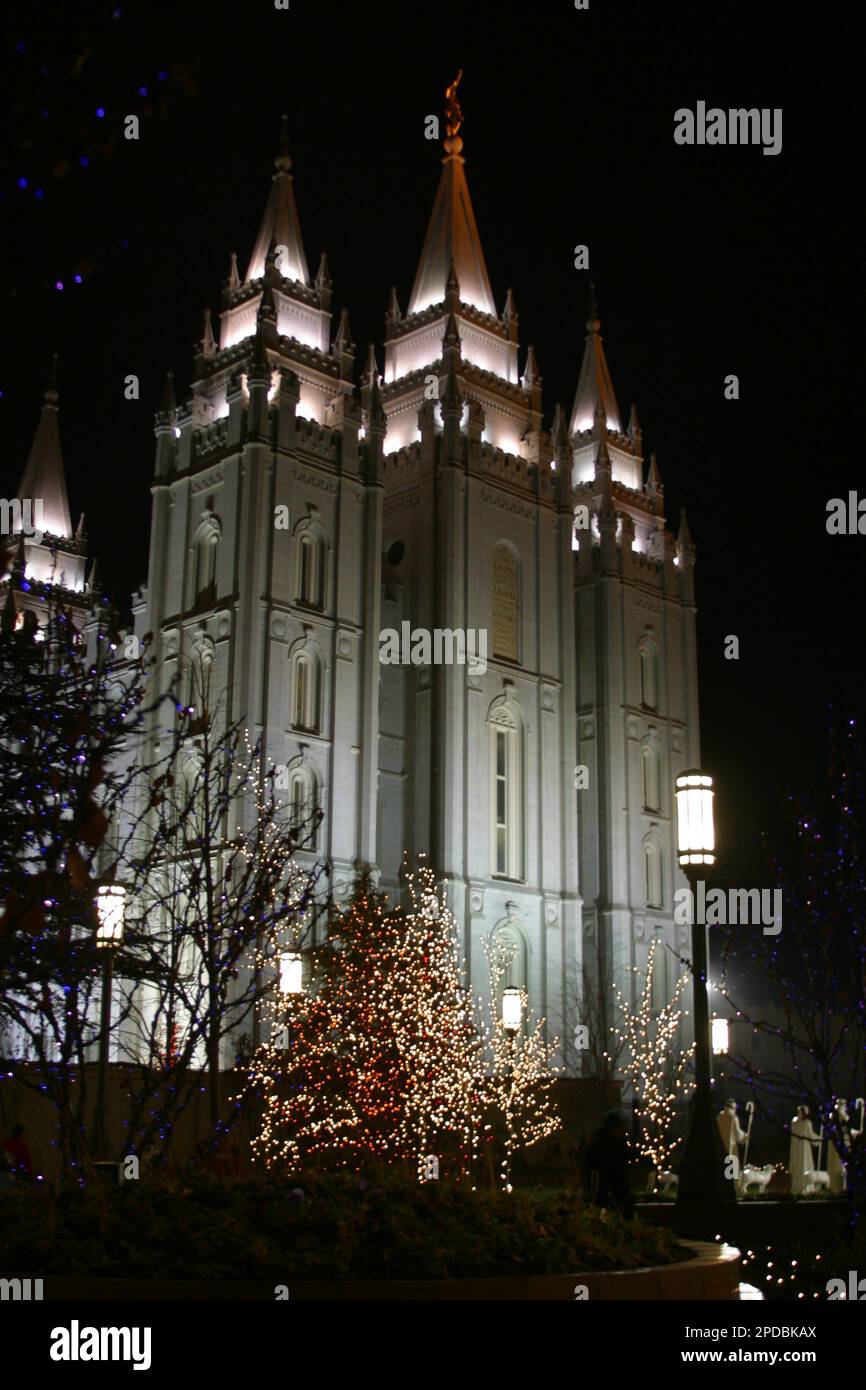 Christmastime at Mormon Salt Lake Temple Square Stock Photo - Alamy