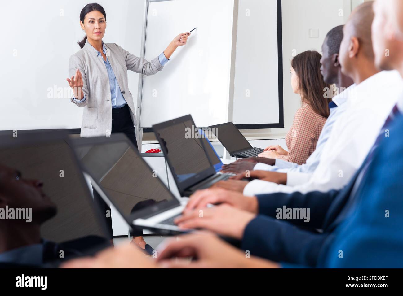 Korean lecturer hi-res stock photography and images - Alamy
