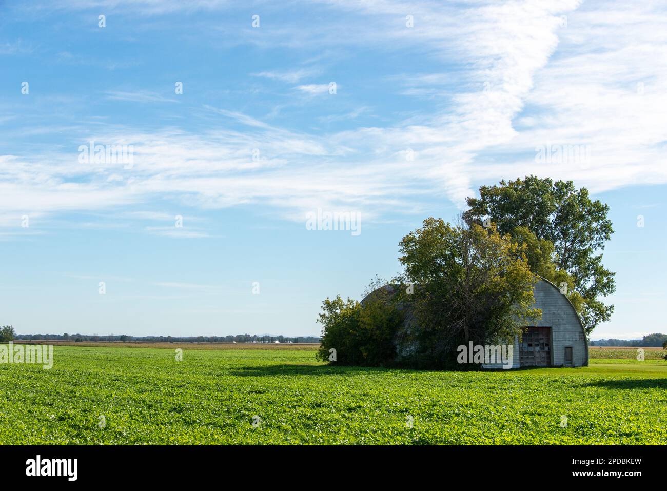 Old barn in the southern region of Quebec Stock Photo - Alamy