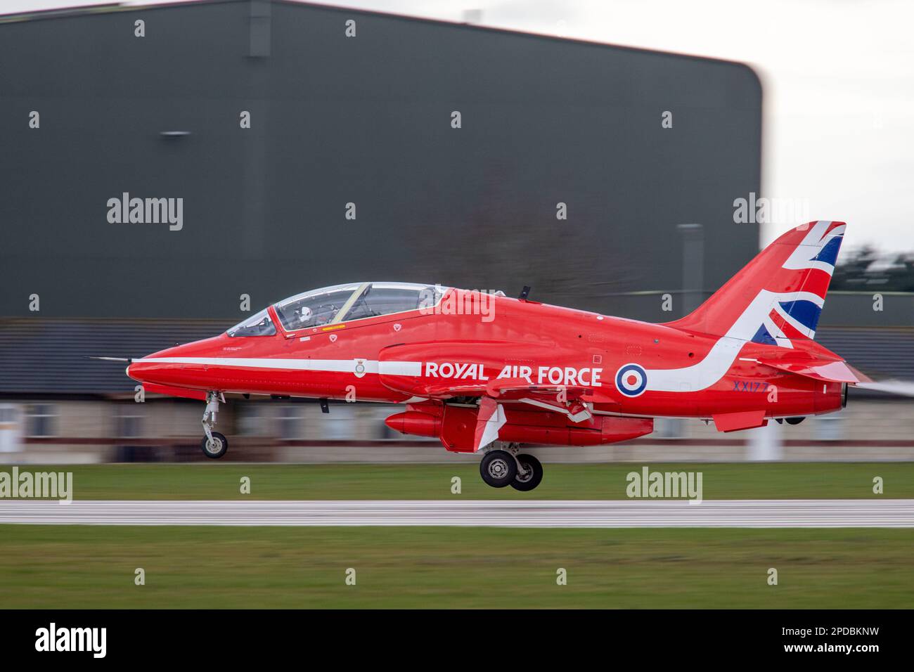 Runway arrow hi-res stock photography and images - Alamy