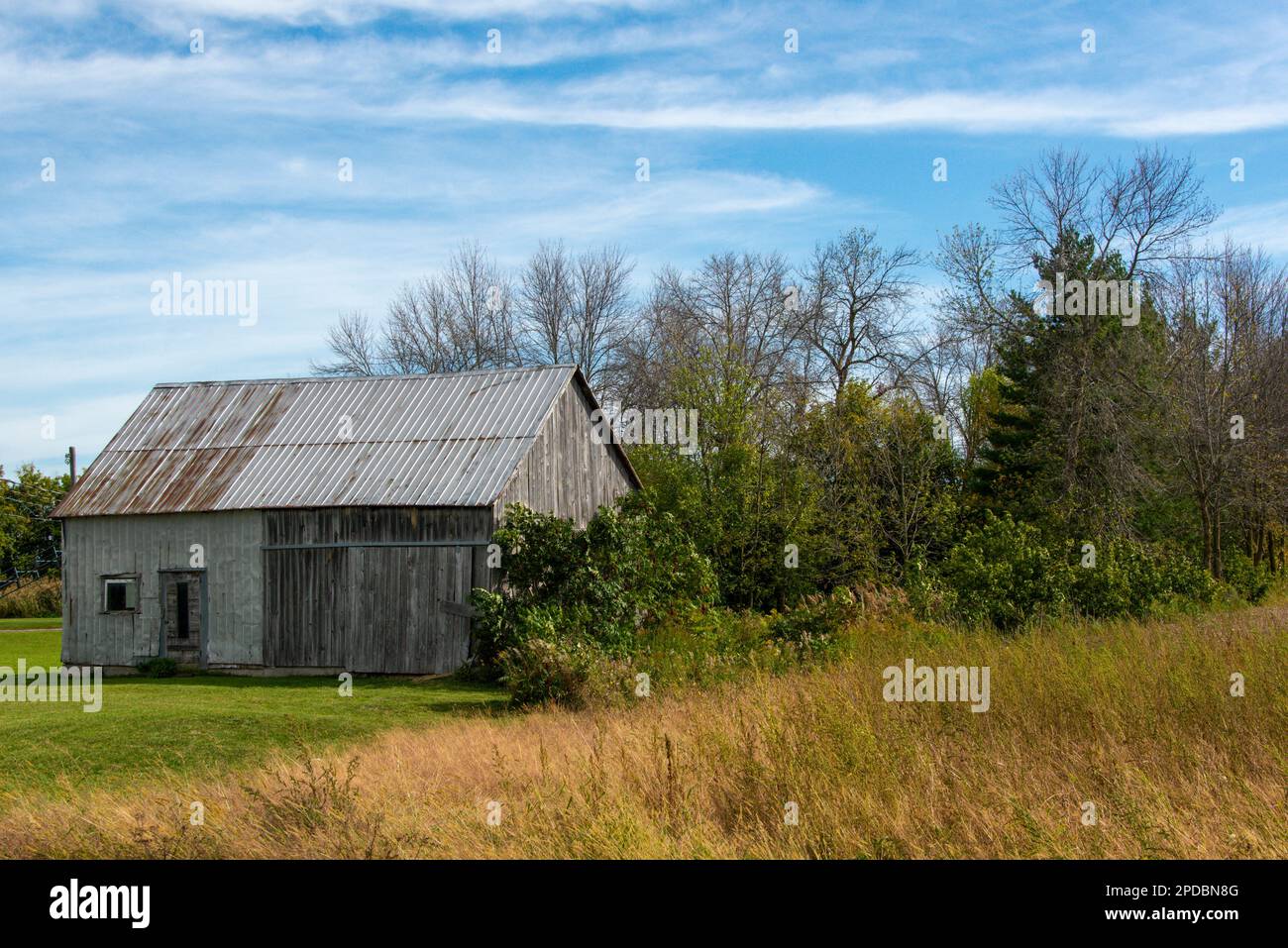 Old barn in the southern region of Quebec Stock Photo - Alamy