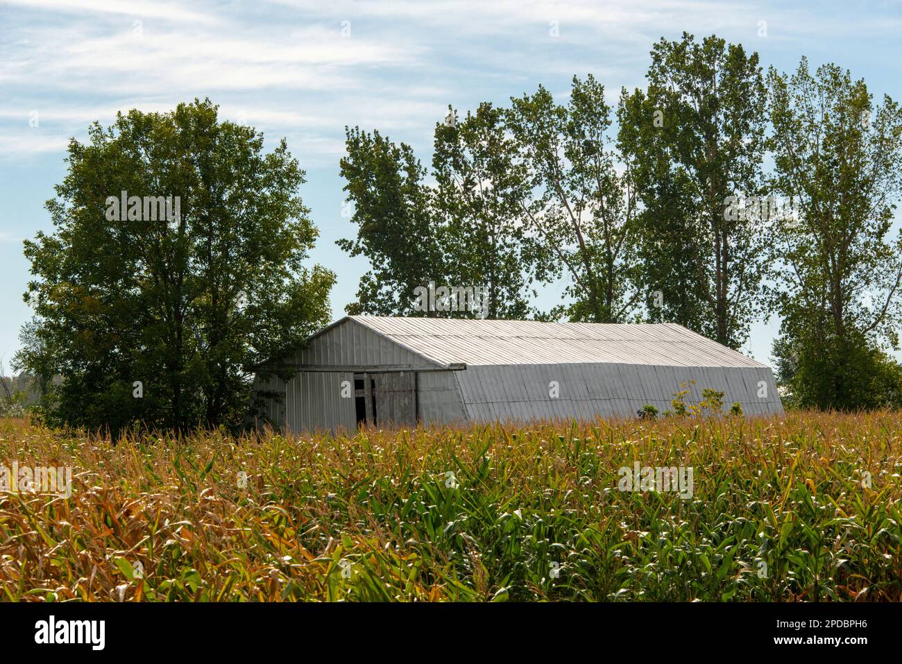 Old barn in the southern region of Quebec Stock Photo - Alamy