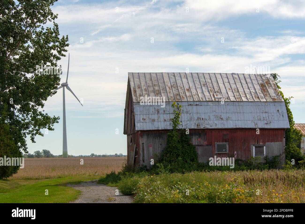Old barn in the southern region of Quebec Stock Photo - Alamy
