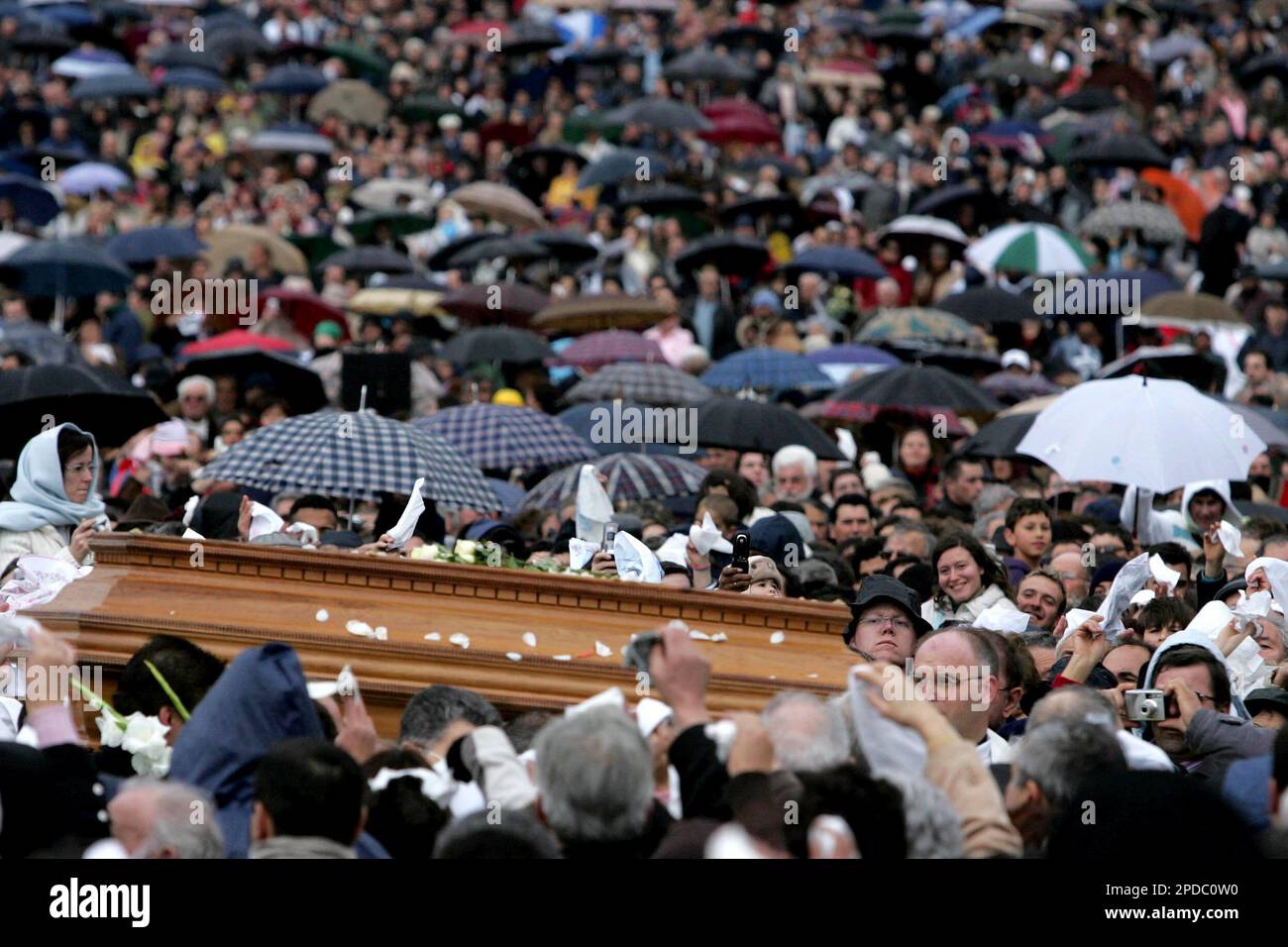 The coffin with the remains of sister Lucia dos Santos is carried ...