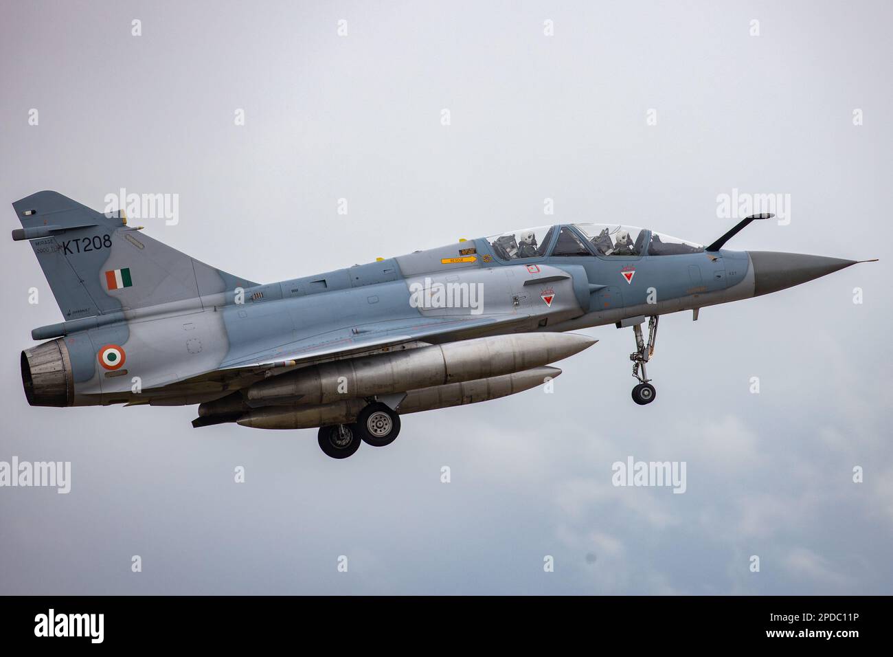 Indian Air Force Mirage 2000TI coming in to land at RAF Waddington ...