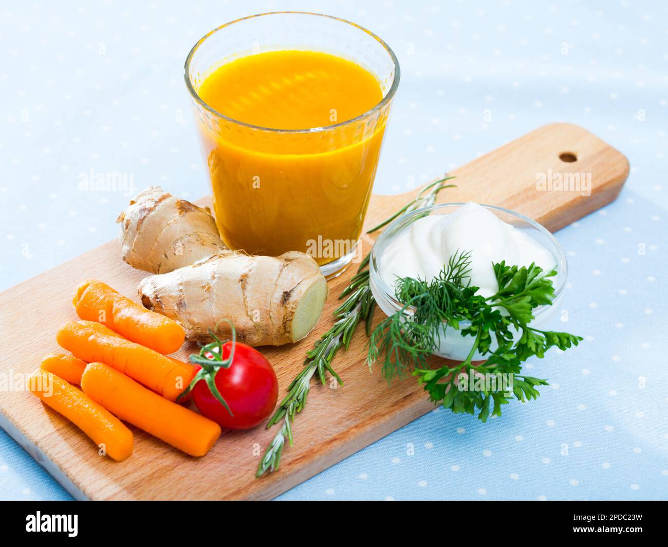 Freshly squeezed carrot-ginger juice Stock Photo - Alamy