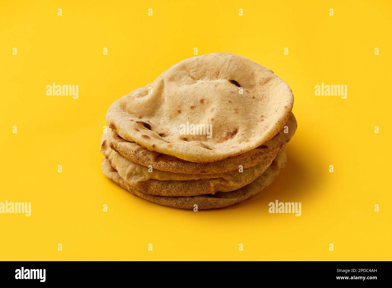 Egyptian bread aish baladi hi-res stock photography and images - Alamy