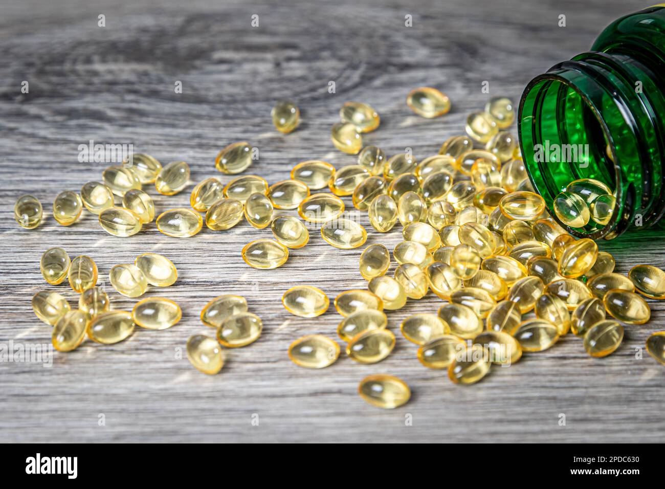 Green gel capsule hi-res stock photography and images - Alamy