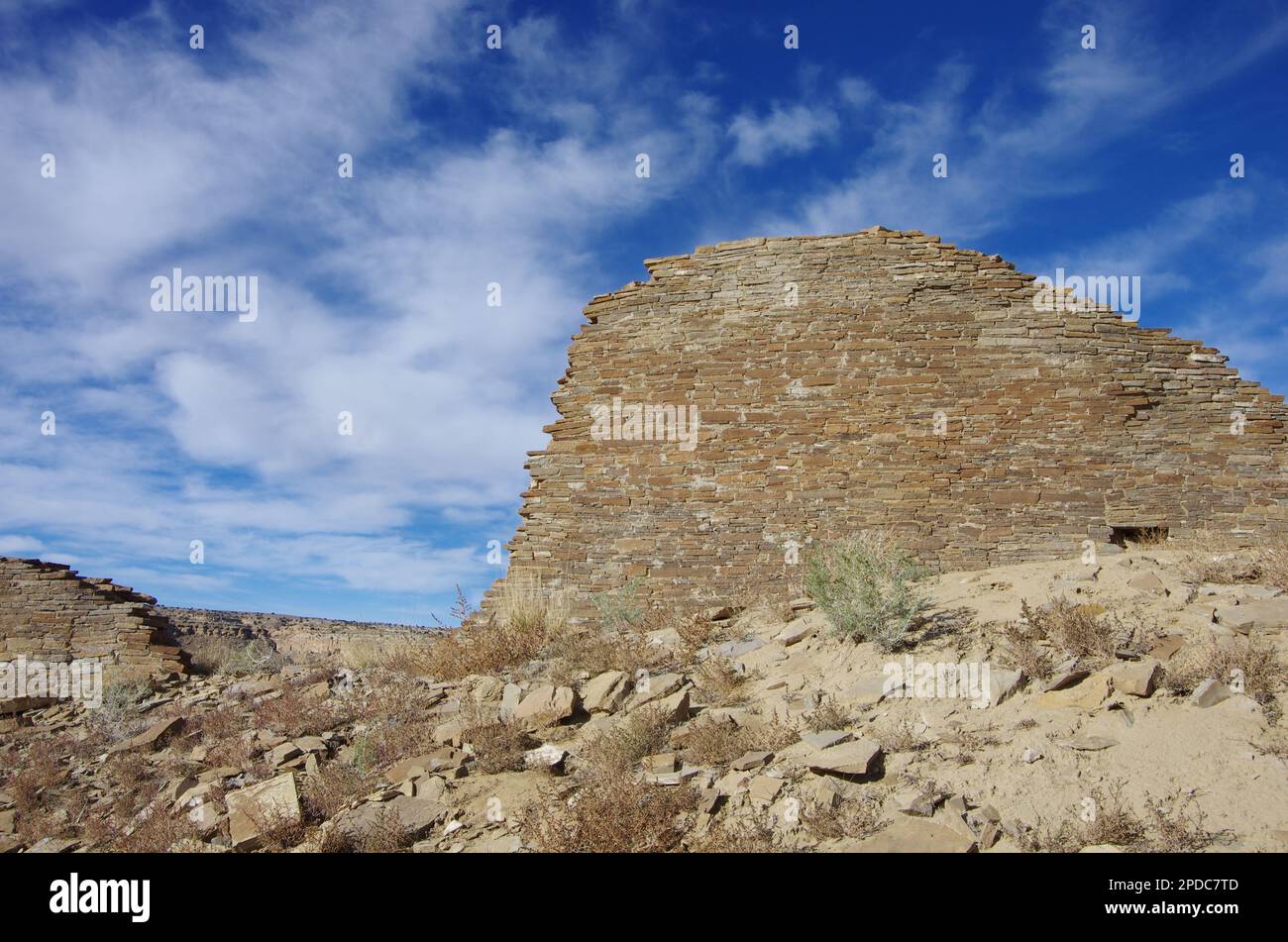 Chaco Canyon Ancient Ruins Hungo Pavi Stock Photo - Alamy