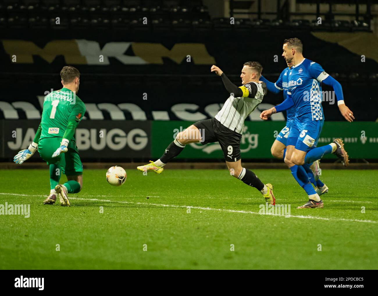 Macaulay langstaff notts county fc hi-res stock photography and images ...