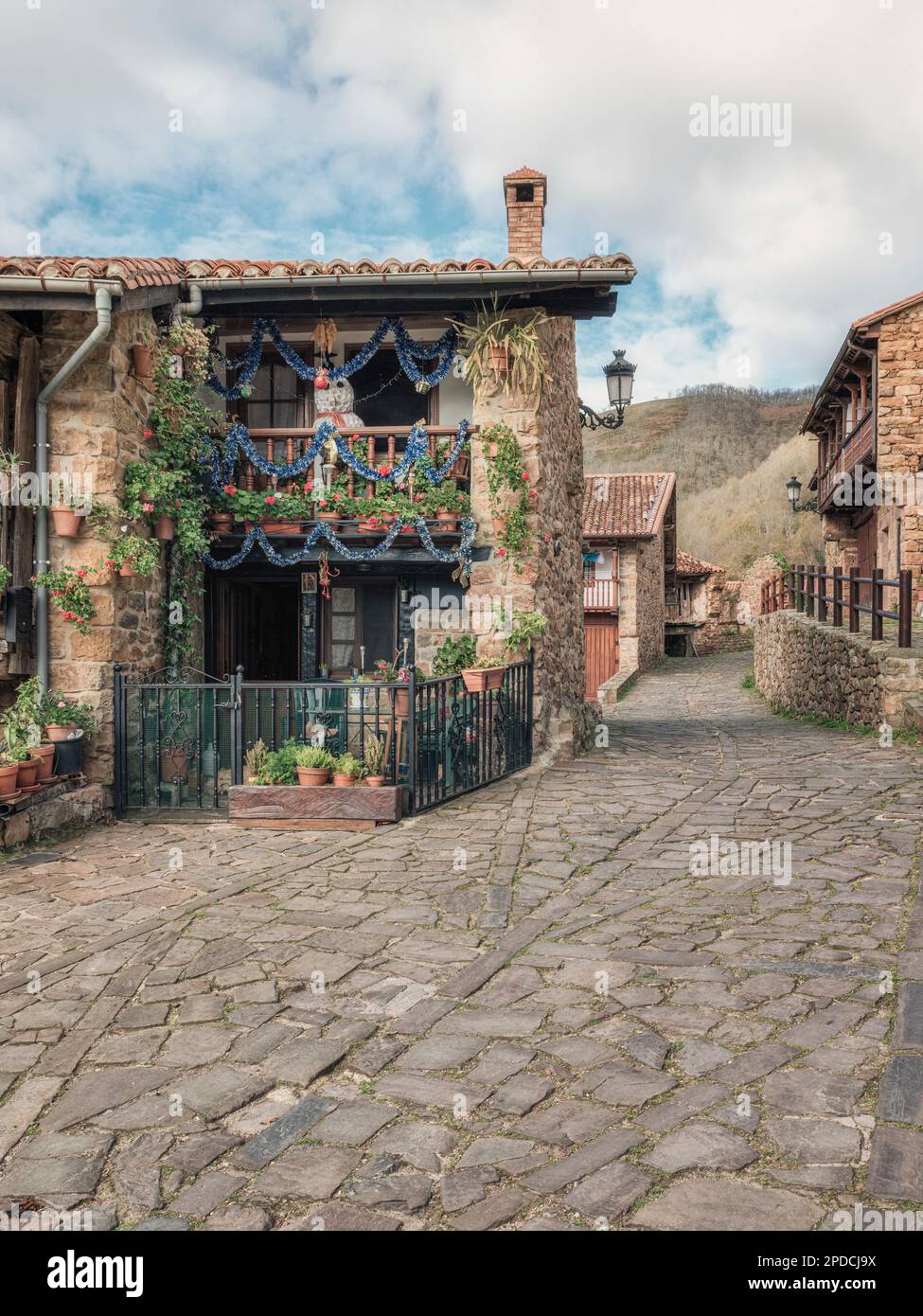 Bárcena Mayor, house decorated with a snowman and Christmas garlands in ...