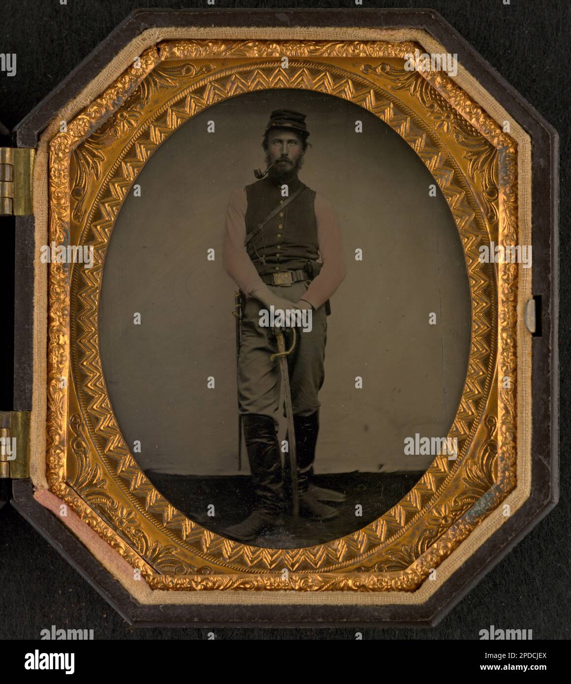 Soldier smoking pipe hi-res stock photography and images - Alamy