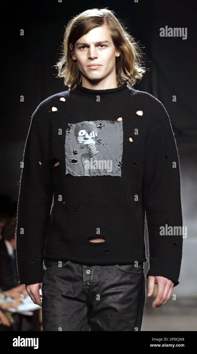 The fall 2006 collection of Karl Lagerfeld is presented on the final ...