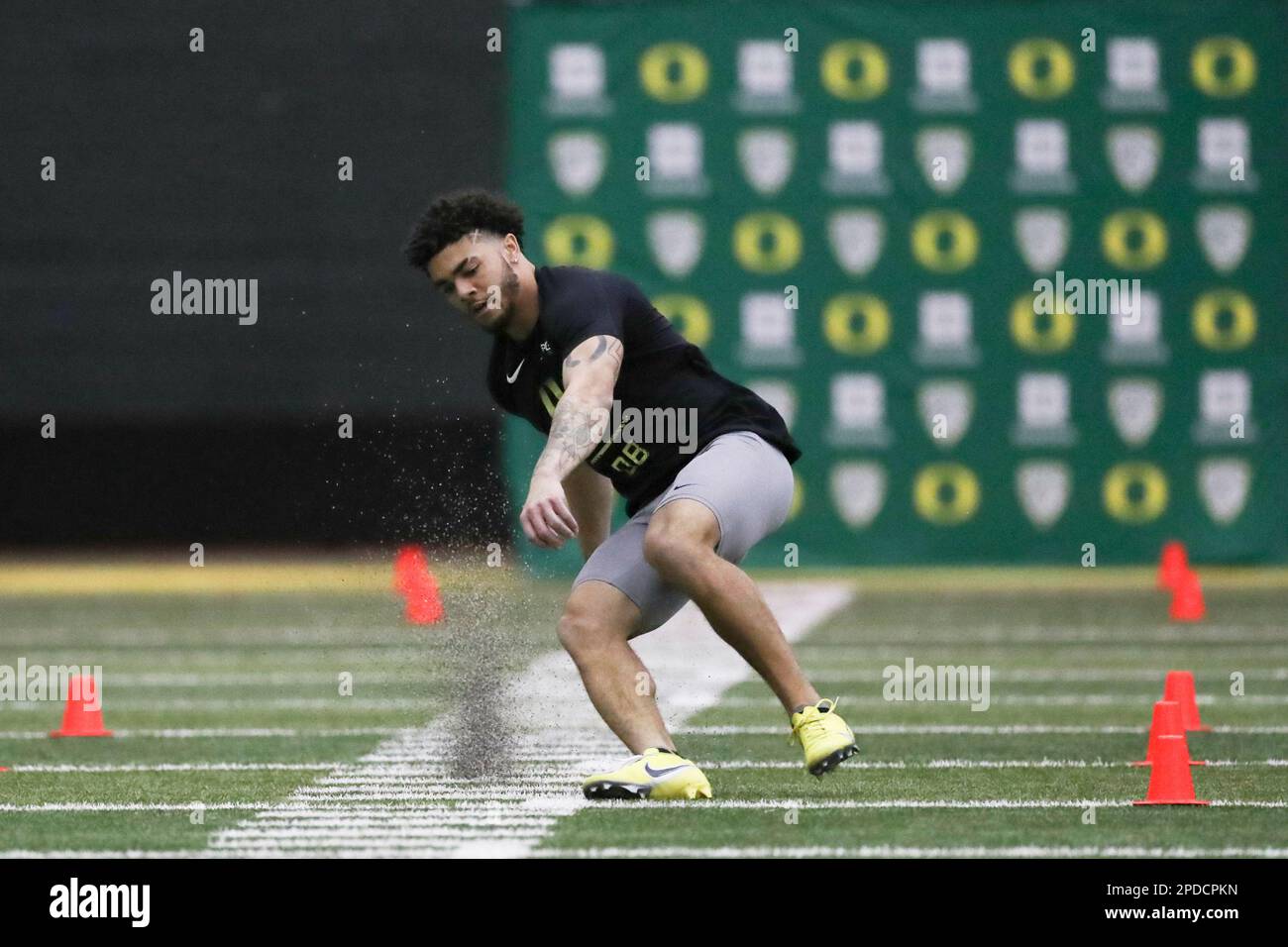Oregon football player Bennett Williams (4) participates in a shuttle ...