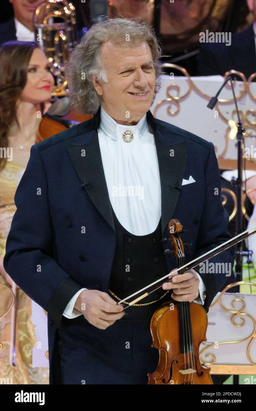 Johann strauss andre rieu orchestra hi-res stock photography and images ...