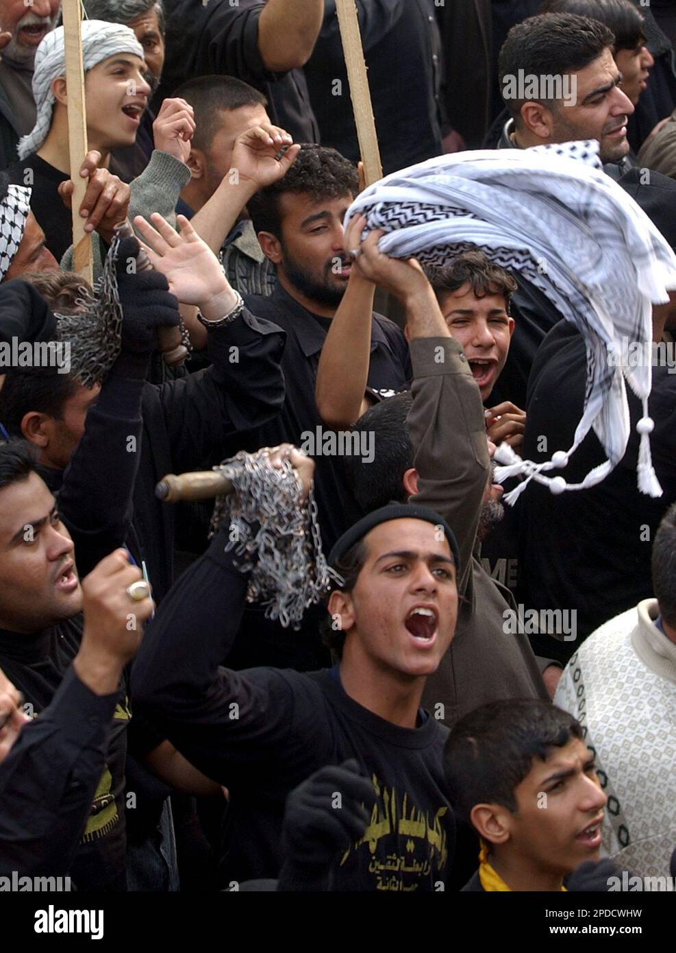 Shiite Muslim worshippers greet Iraq's top Shiite political leader ...