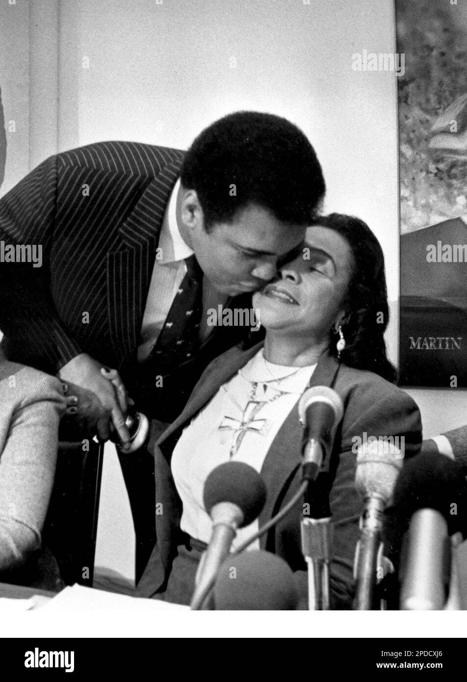 **FILE**Former world heavyweight boxing champion Muhammad Ali embraces ...