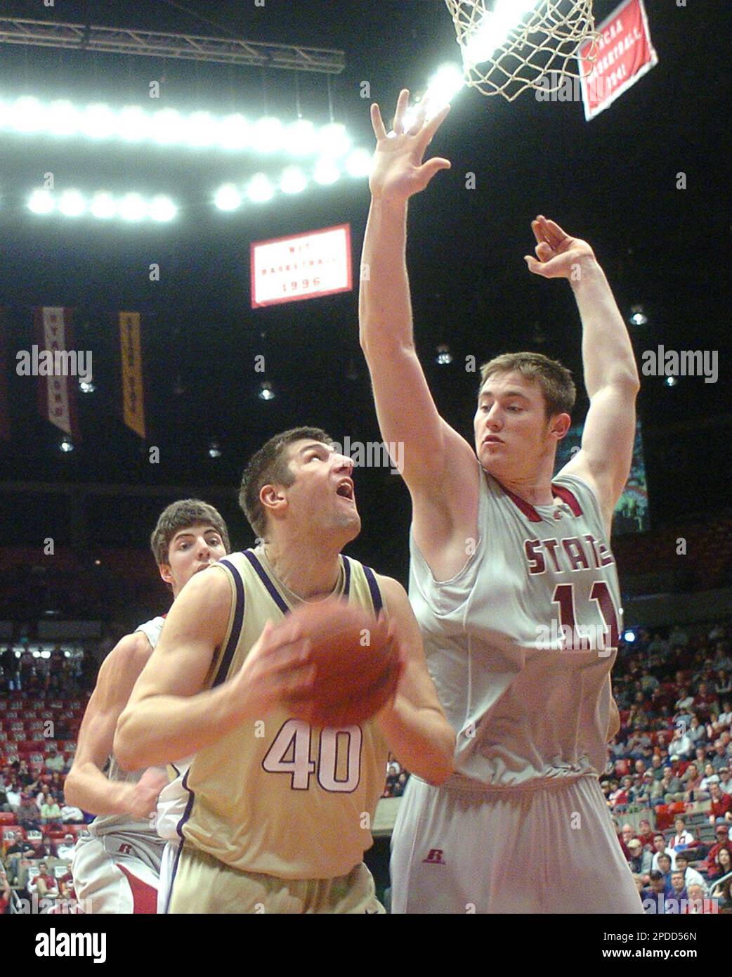 Washington State's Aron Baynes tries to block Washington's Jon Brockman ...