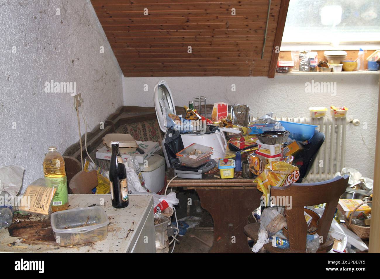 flat of a clutterer Stock Photo - Alamy