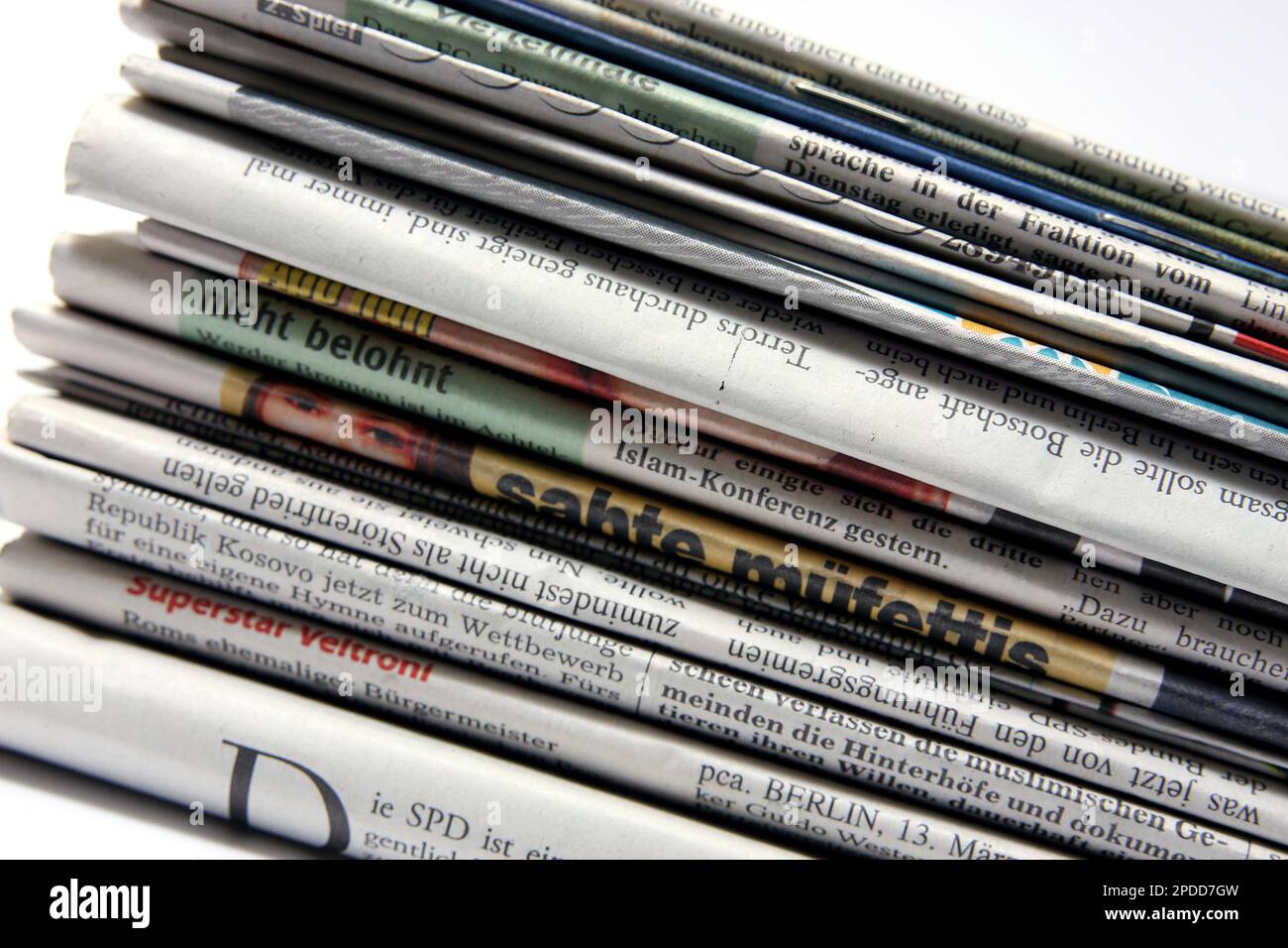 Pile of newspapers germany hi-res stock photography and images - Alamy