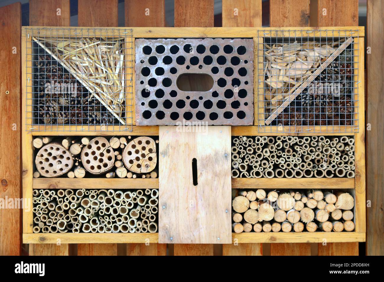 Insect hotel stone hi-res stock photography and images - Alamy