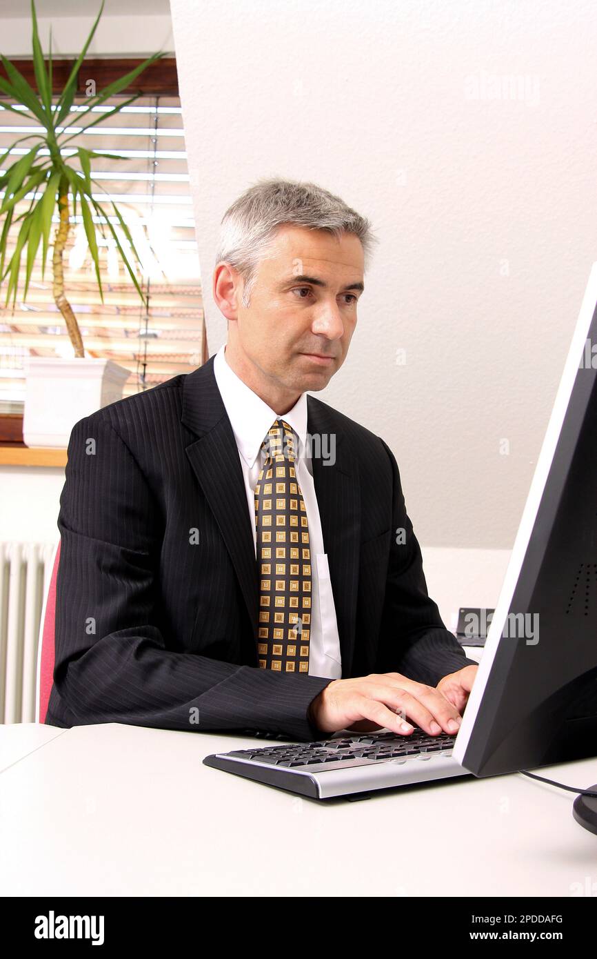 businessman at the computer Stock Photo - Alamy