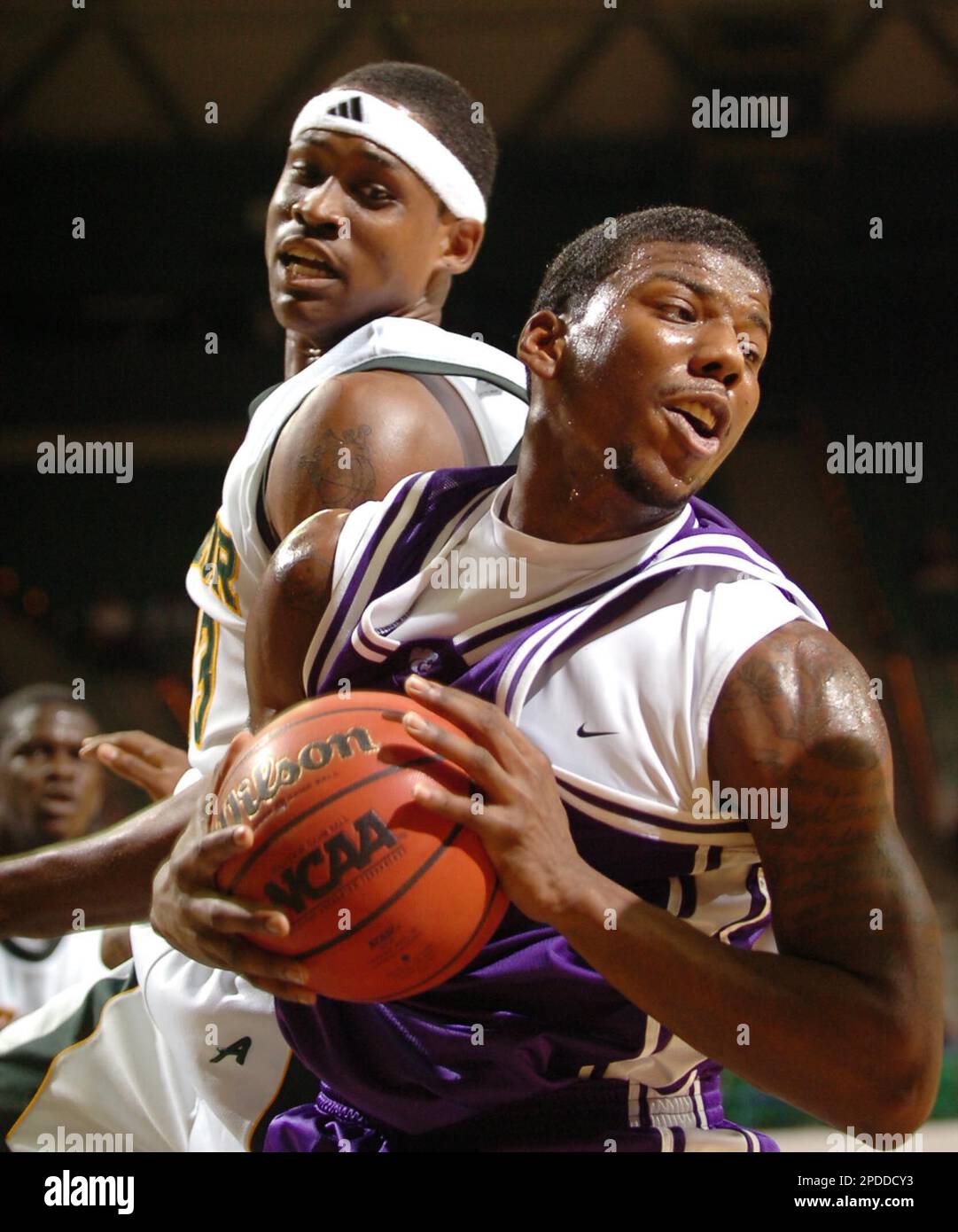Kansas State's David Hoskins pulls down a first-half rebound in front ...