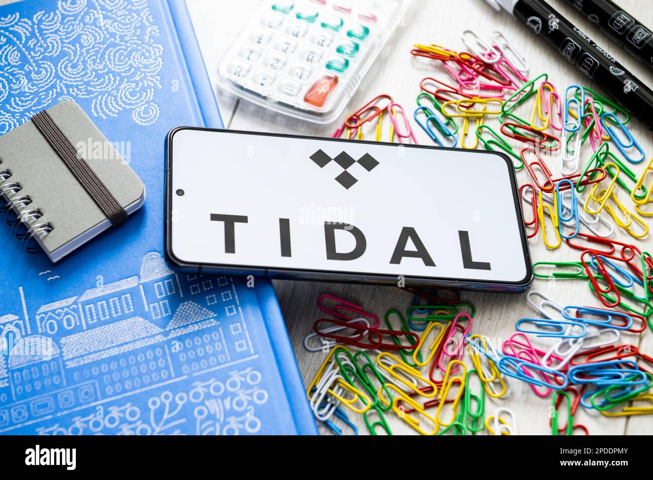 Tidal logo hi-res stock photography and images - Alamy