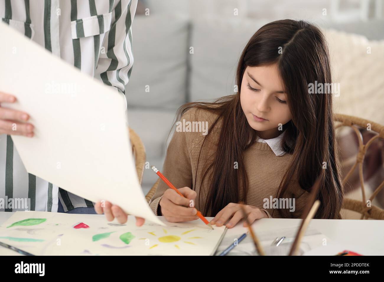 Drawing teacher giving private art lesson to little girl at home Stock ...