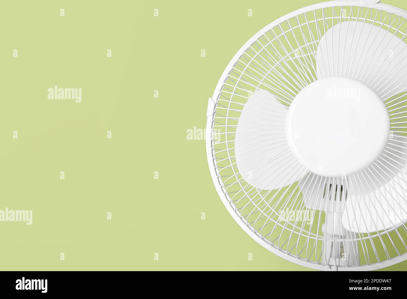 Electric fan on green background Stock Photo - Alamy