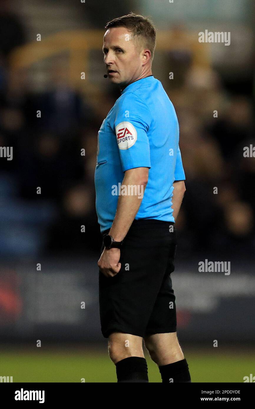 David webb referee hi-res stock photography and images - Alamy